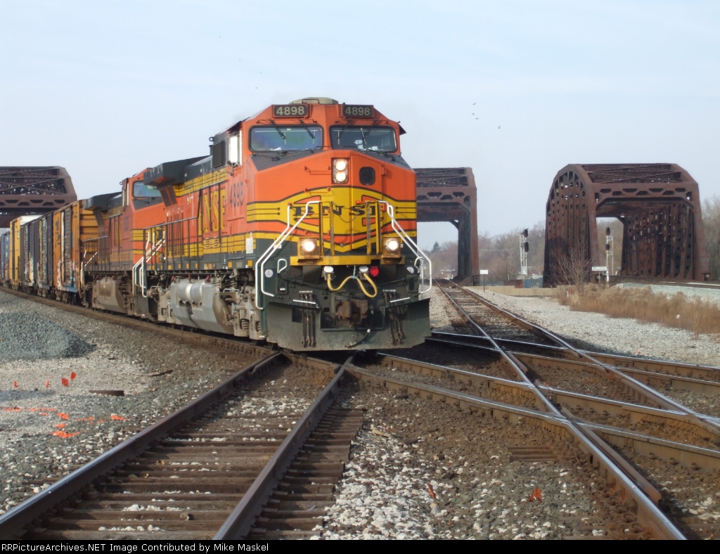 BNSF 4898